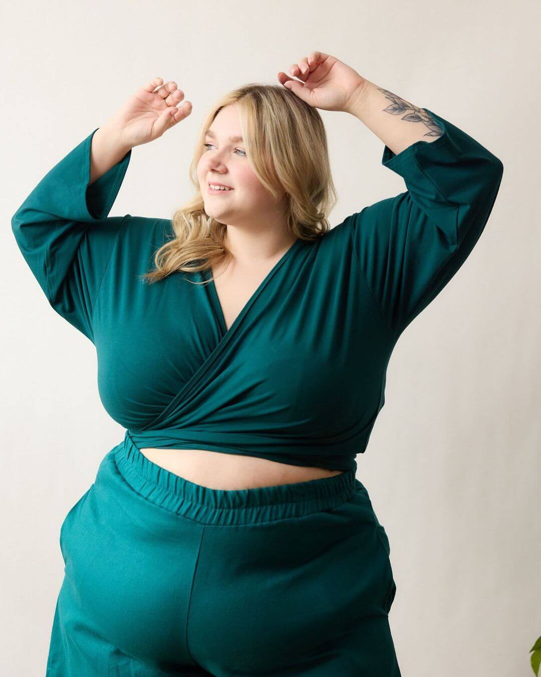 15 Sustainable Plus Size Tops Best for Daily Wear