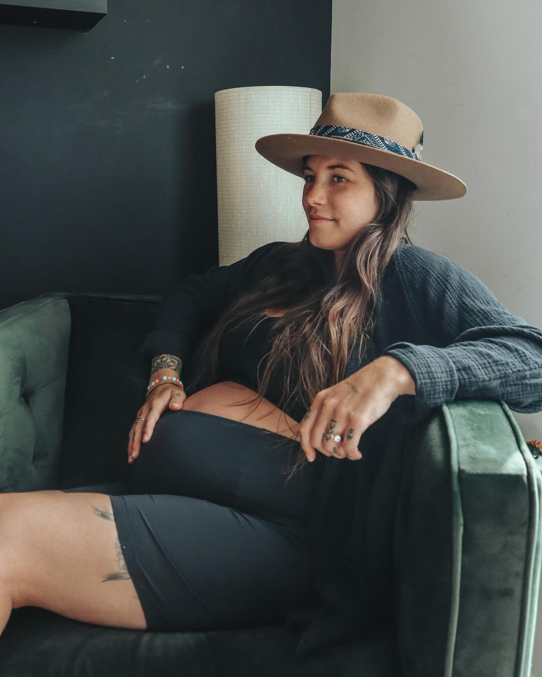 15 Sustainable Plus Size Maternity Dresses for Mamas-To-Be