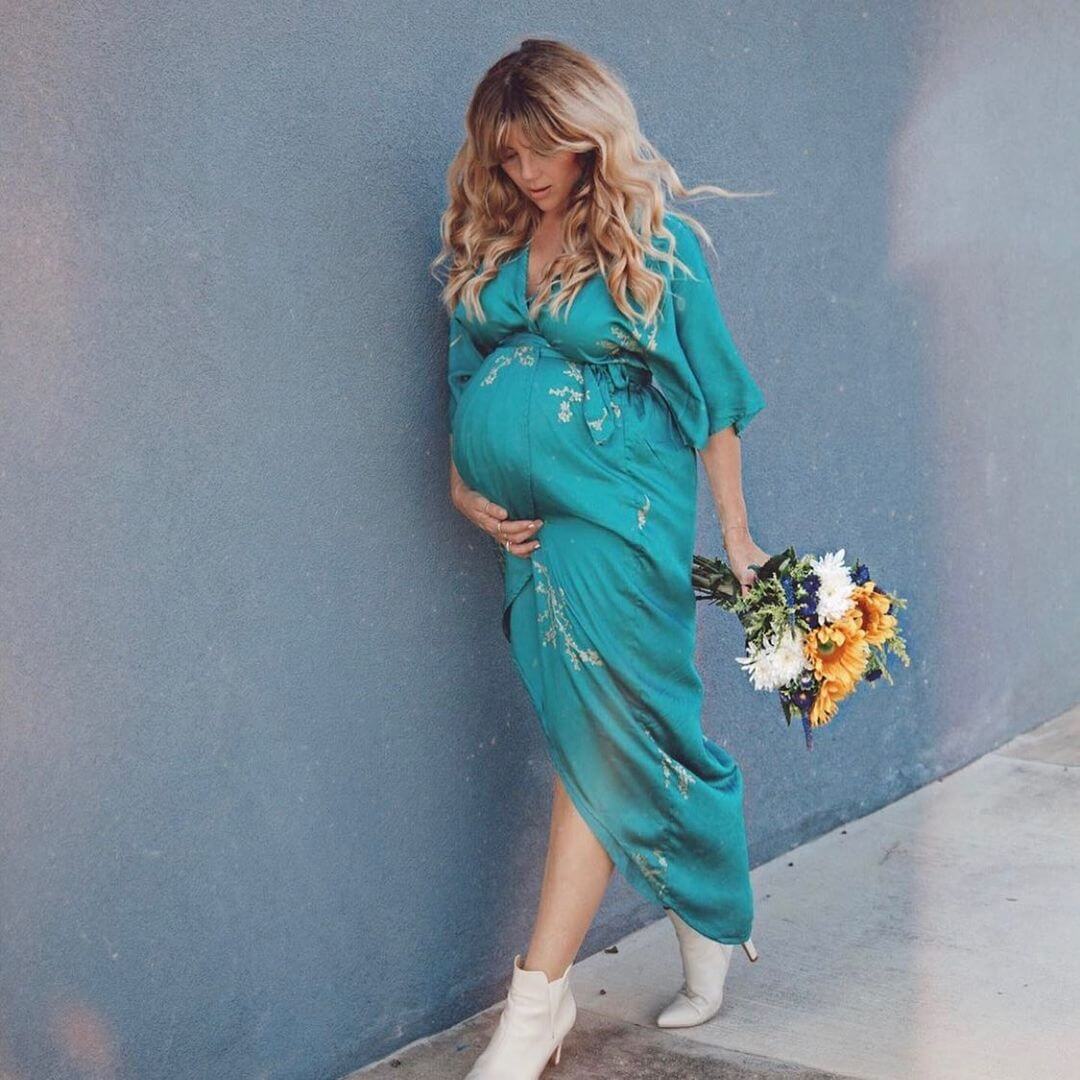 15 Sustainable Plus Size Maternity Dresses for Mamas-To-Be